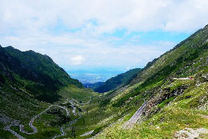 Cómo conducir en subidas y bajadas - Autofact